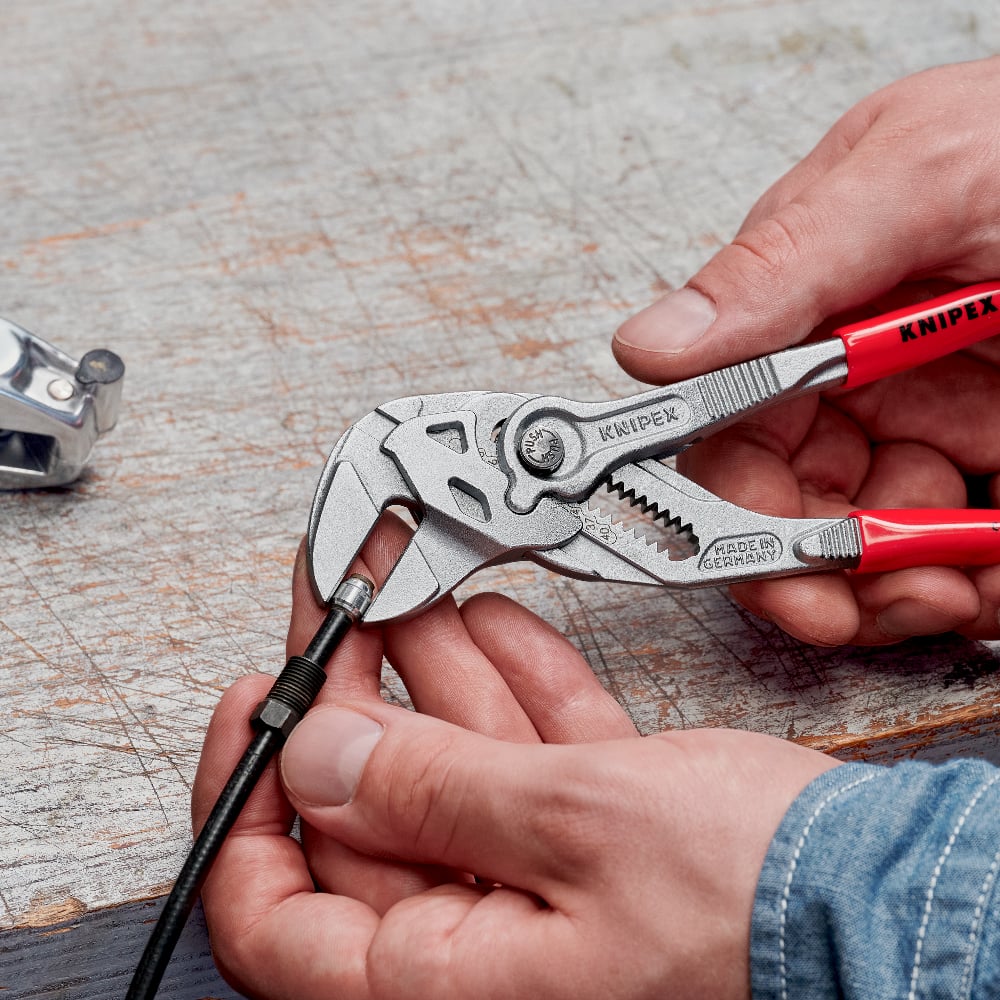 Pliers Wrench Pliers and a wrench in a single tool | KNIPEX