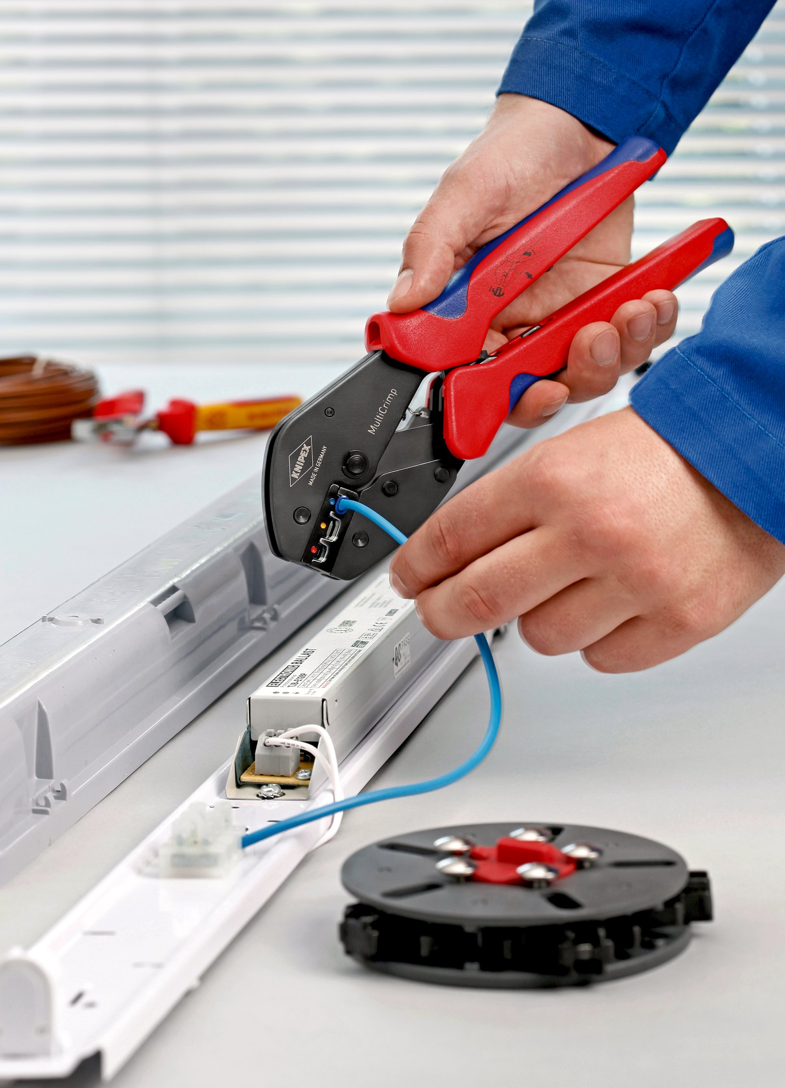 KNIPEX MultiCrimp® Crimpzange mit Wechselmagazin | KNIPEX