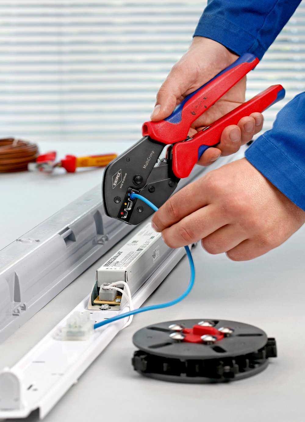 KNIPEX MultiCrimp® Crimping Pliers with changer magazine | KNIPEX