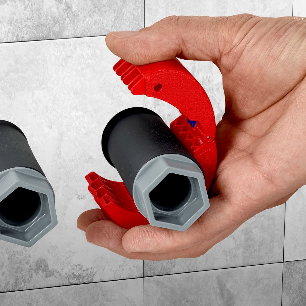 KNIPEX BiX® Cutter for plastic pipes and sealing sleeves | KNIPEX