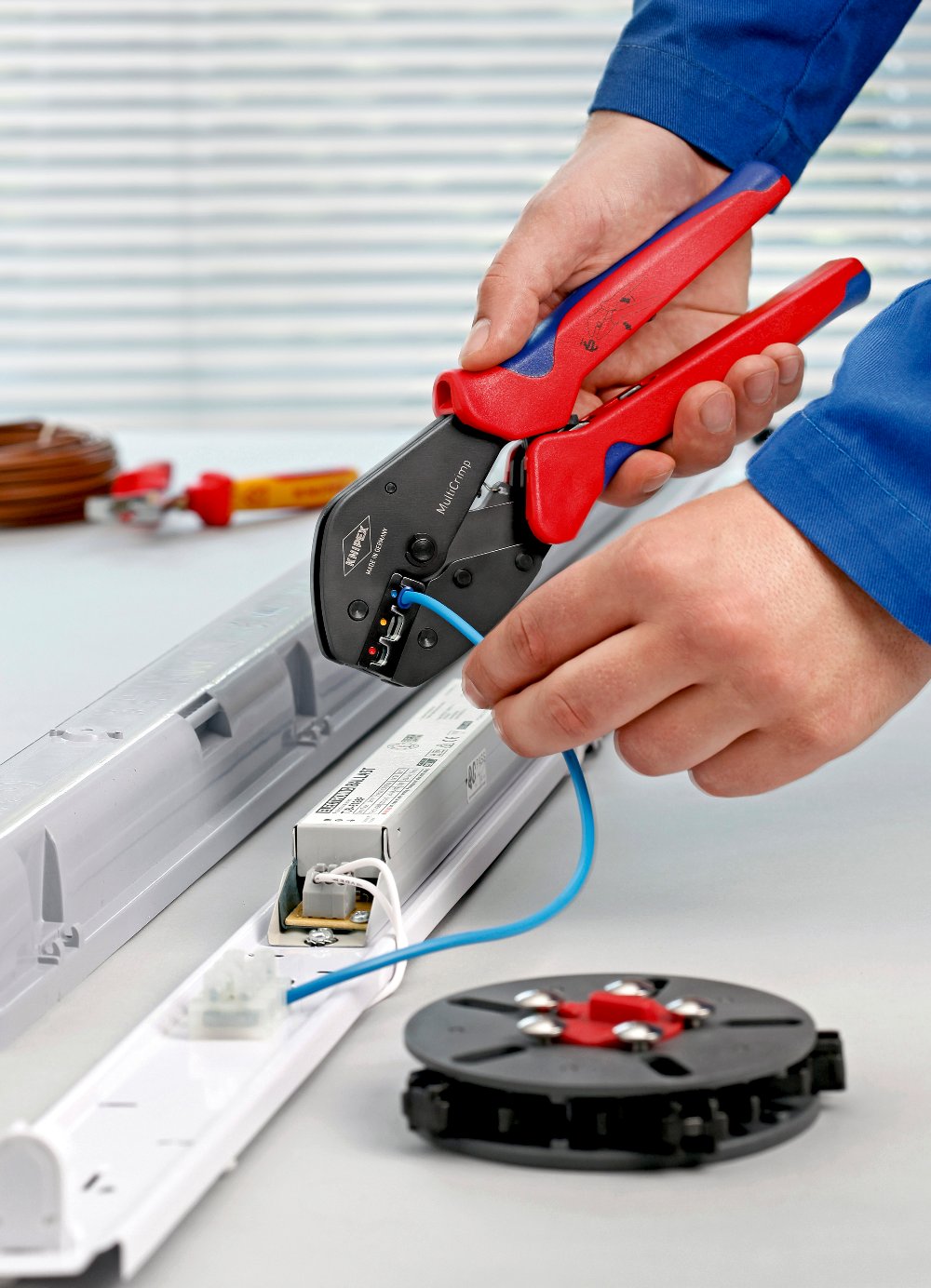 KNIPEX MultiCrimp® Crimping Pliers with changer magazine | KNIPEX