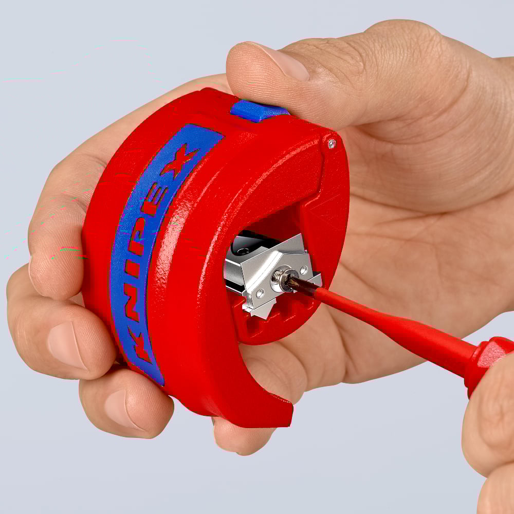 KNIPEX BiX® Cutter for plastic pipes and sealing sleeves | KNIPEX