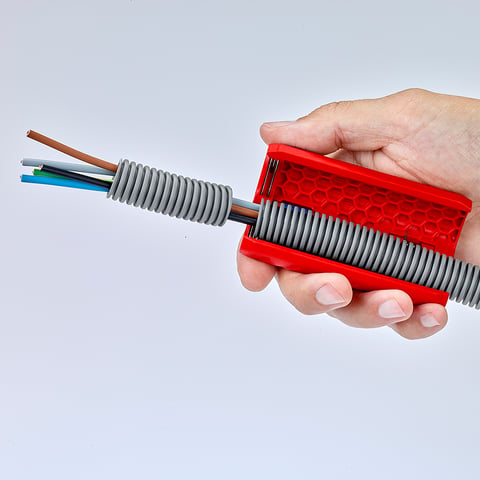KNIPEX TwistCut® Corrugated Pipe Cutter | KNIPEX